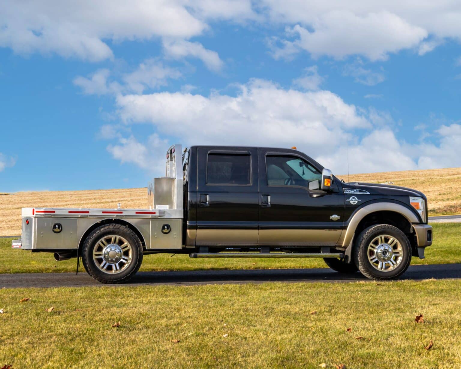 Martin 84"x88" SB Skirted Flat Bed - Fits GM/Ford Single Wheel Short Beds