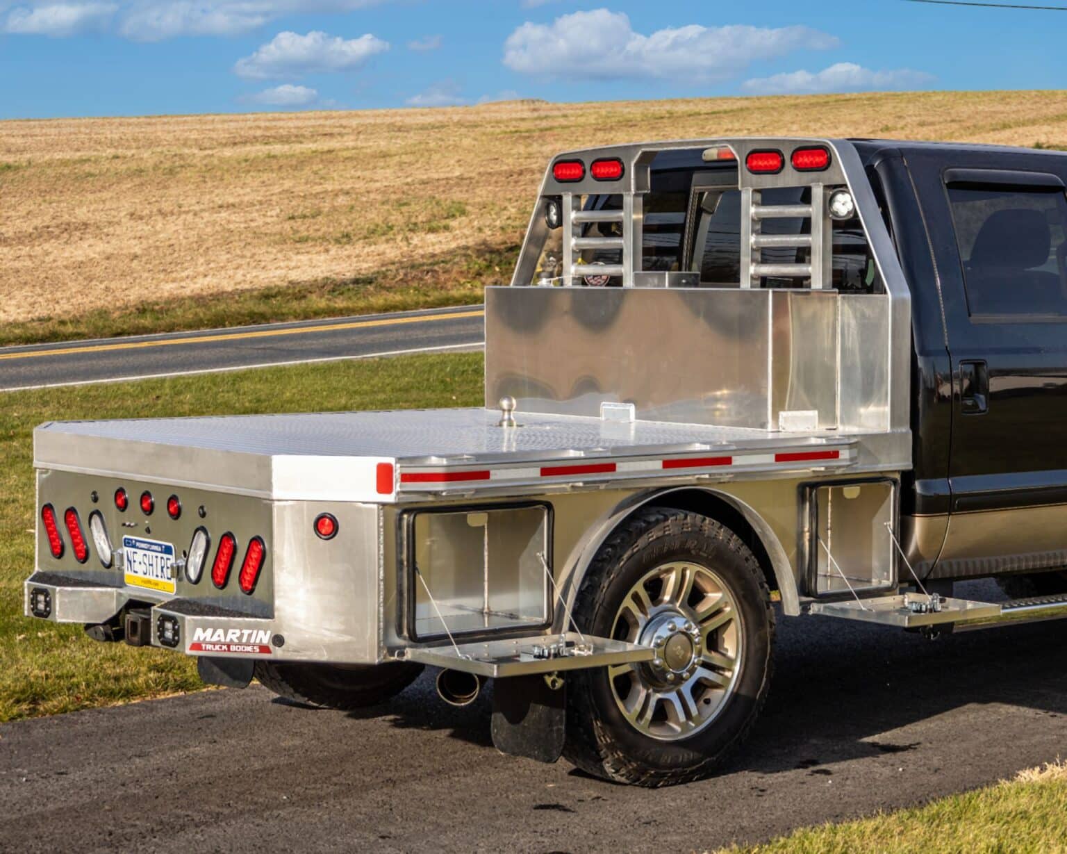 Martin 84"x88" SB Skirted Flat Bed - Fits GM/Ford Single Wheel Short Beds