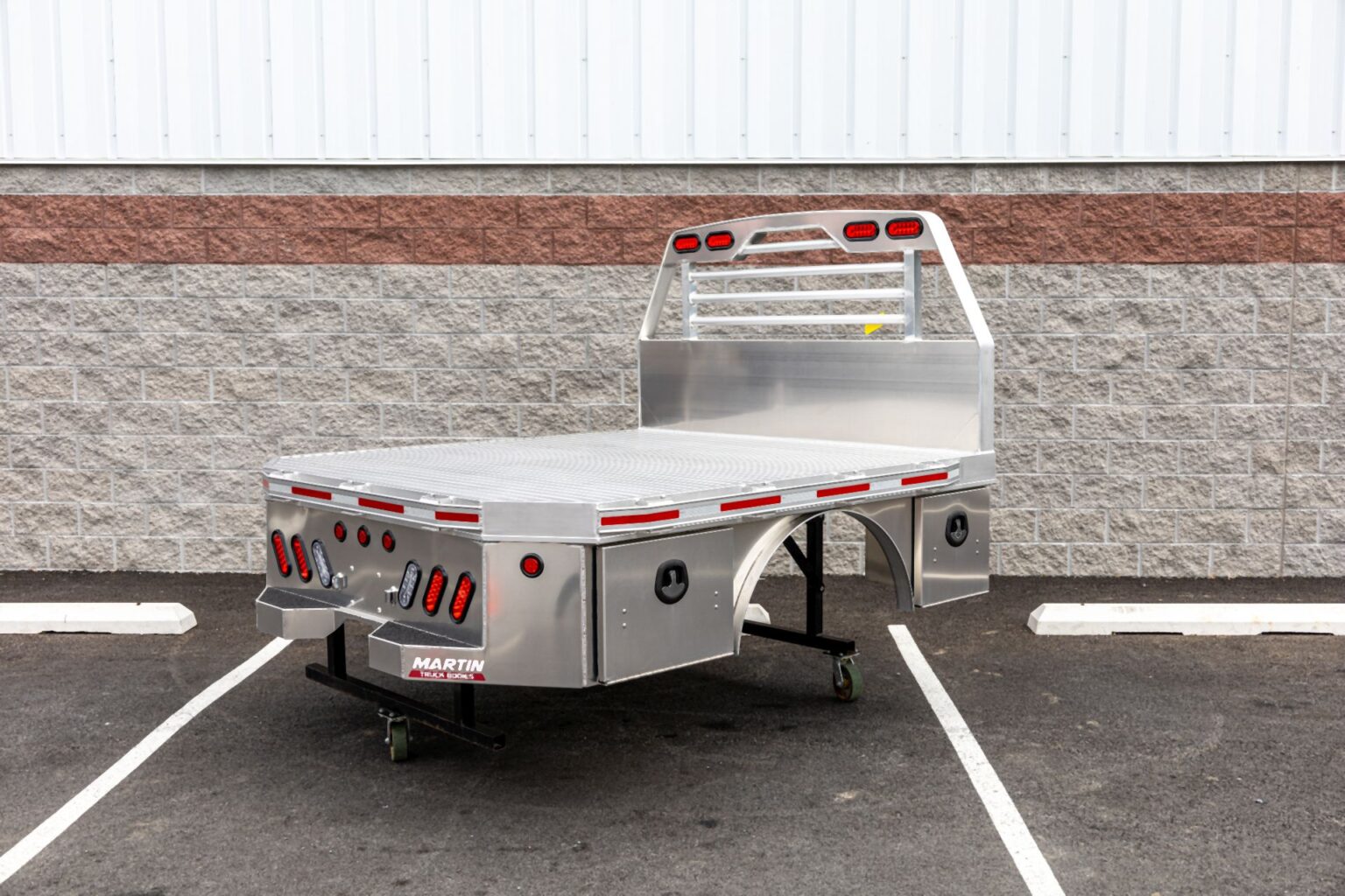 Martin 84"x88" SB Skirted Flat Bed - Fits GM/Ford Single Wheel Short Beds